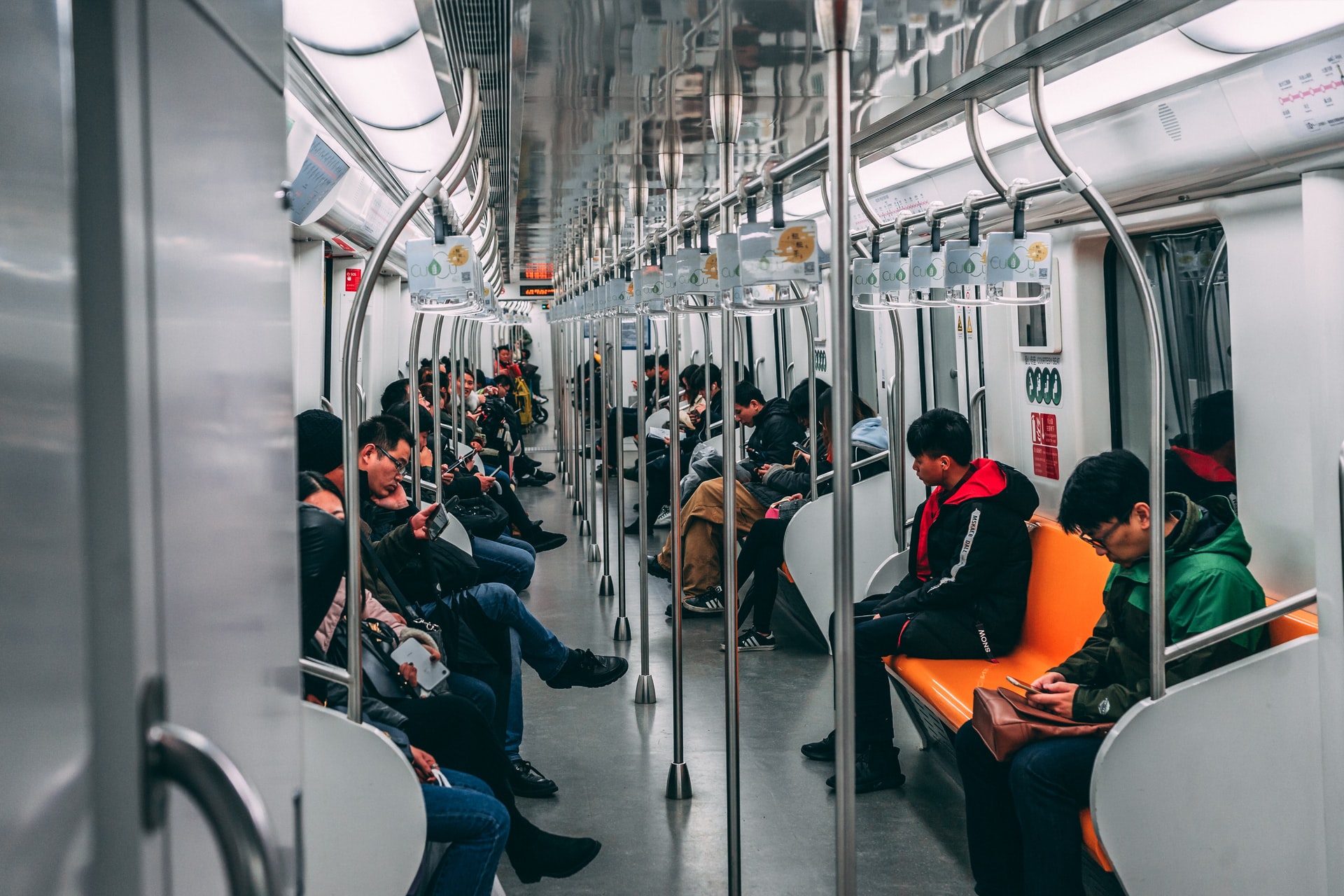See How Fast The Bullet Trains Are Moving in China | Blurbgeek